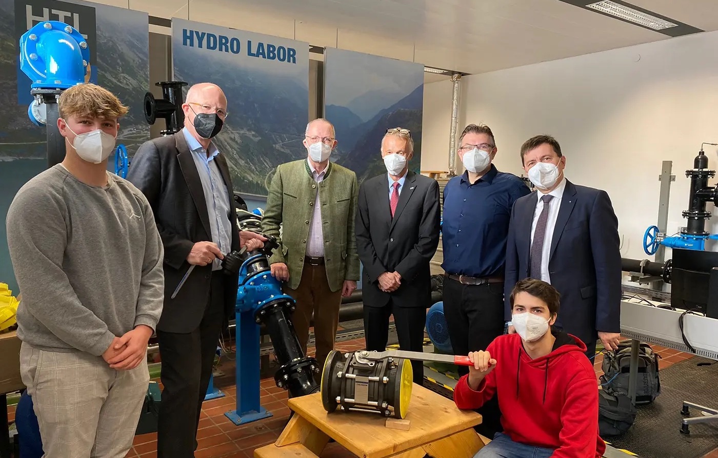 Klinger sponsors the hydro lab at HTL St. Pölten with a Ballostar KHA ...