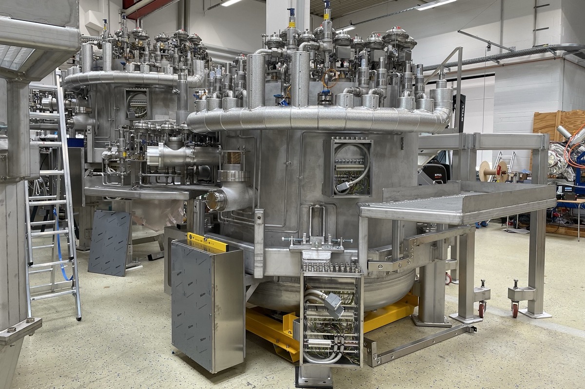 Cold valve boxes to distribute helium through ITER cryopumps in ...